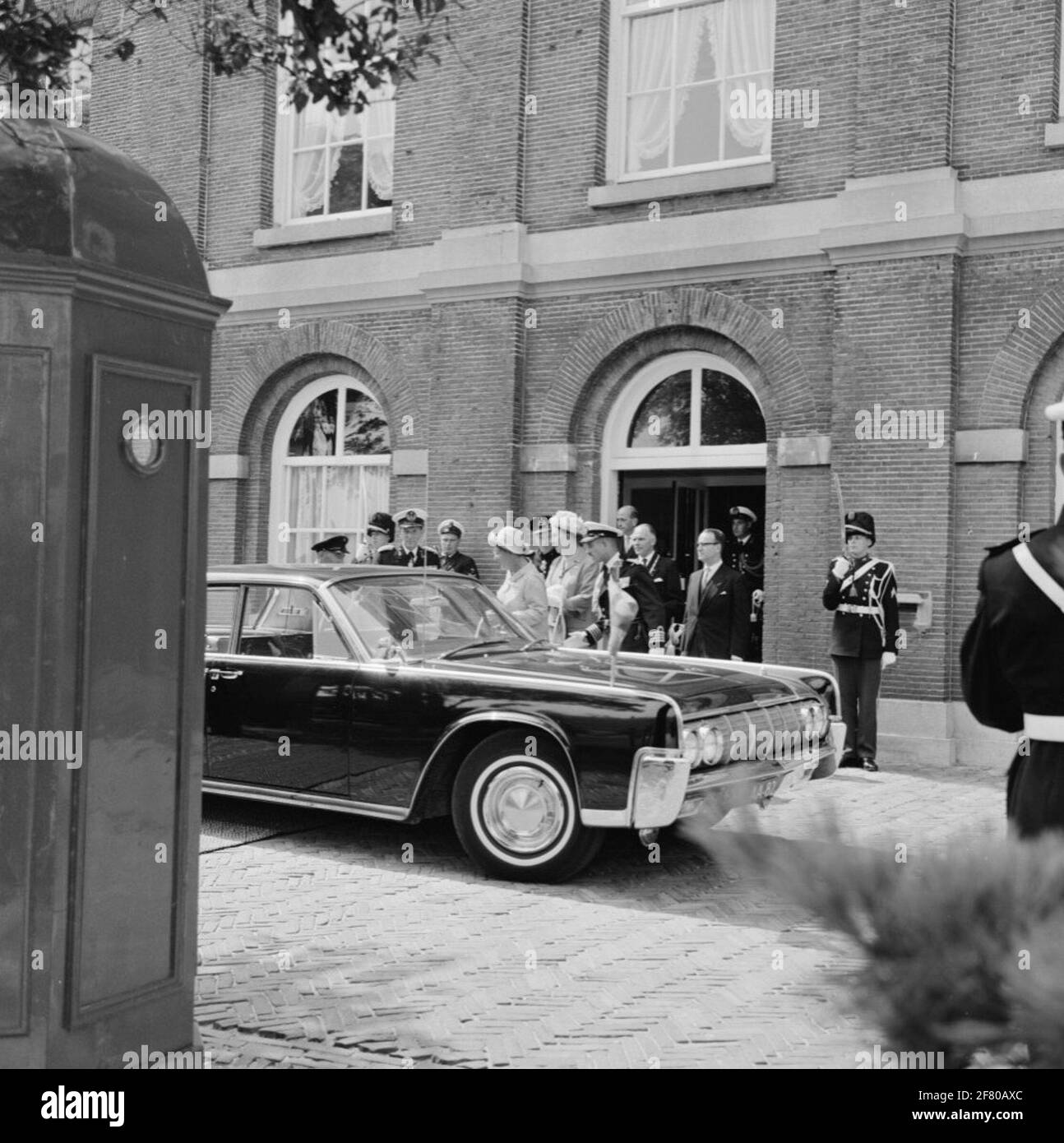 Ww2 van hi-res stock photography and images - Alamy