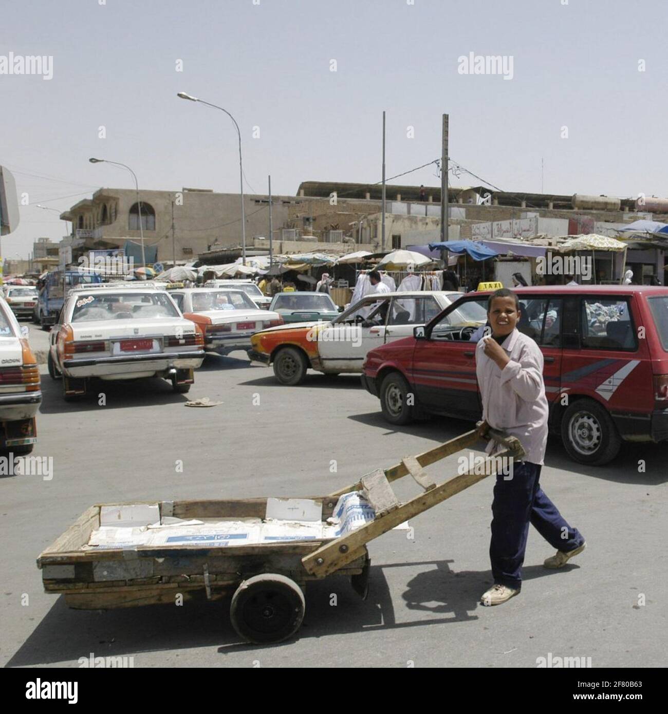 Street scene in Iraq Stock Photo - Alamy