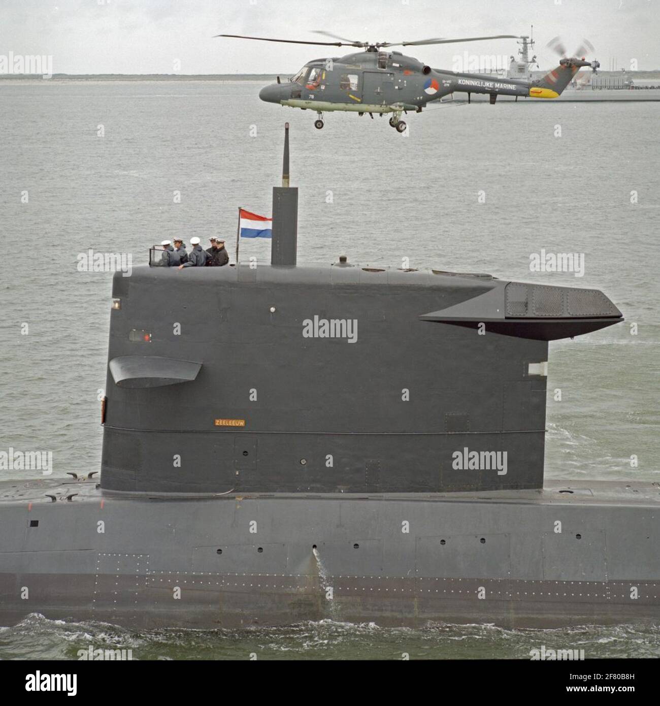 Submarine hr.ms. Sea lion (1990-) with a Westland Lynx H-14 helicopter ...