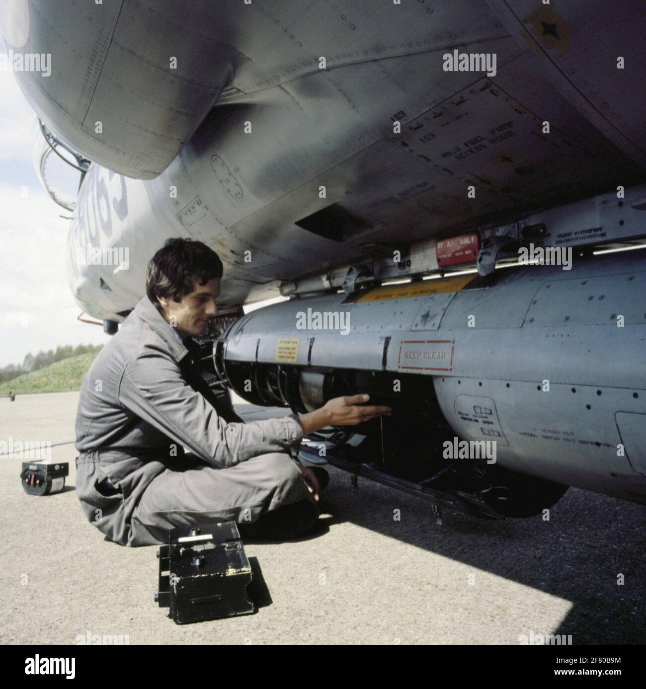 Changing Casettes of the Orpheus Pod under a Lockheed F-104G ...