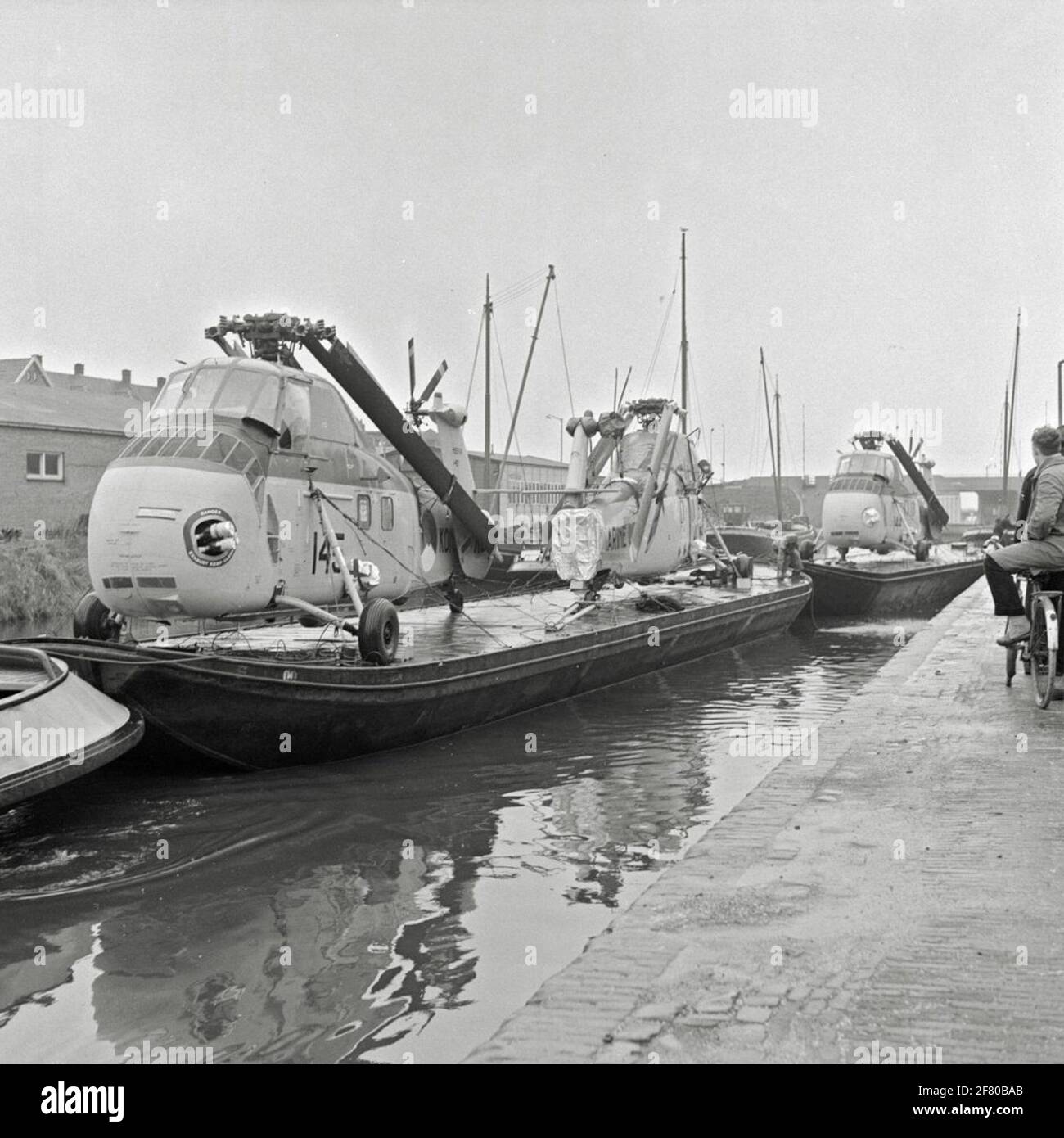 Helicopter pontoons hi-res stock photography and images - Alamy