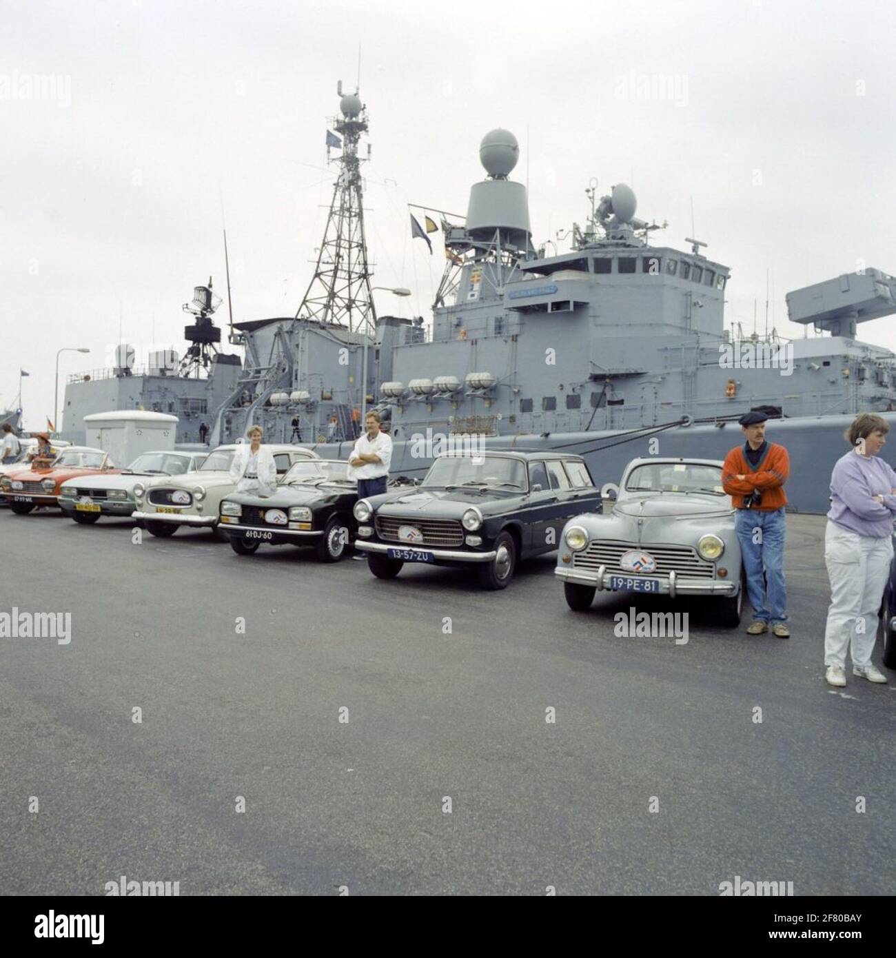 Oldtimers on the quay arranged with Frigates and Destroyers in the ...