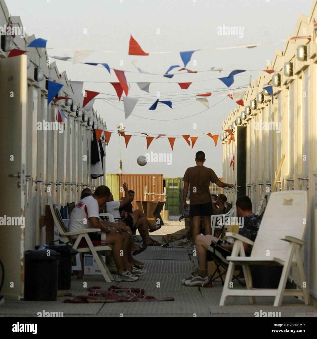 Waiting for a free shower in the shade Stock Photo - Alamy