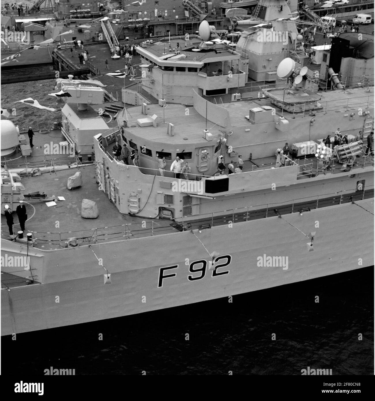 Type 22 frigate hi-res stock photography and images - Alamy