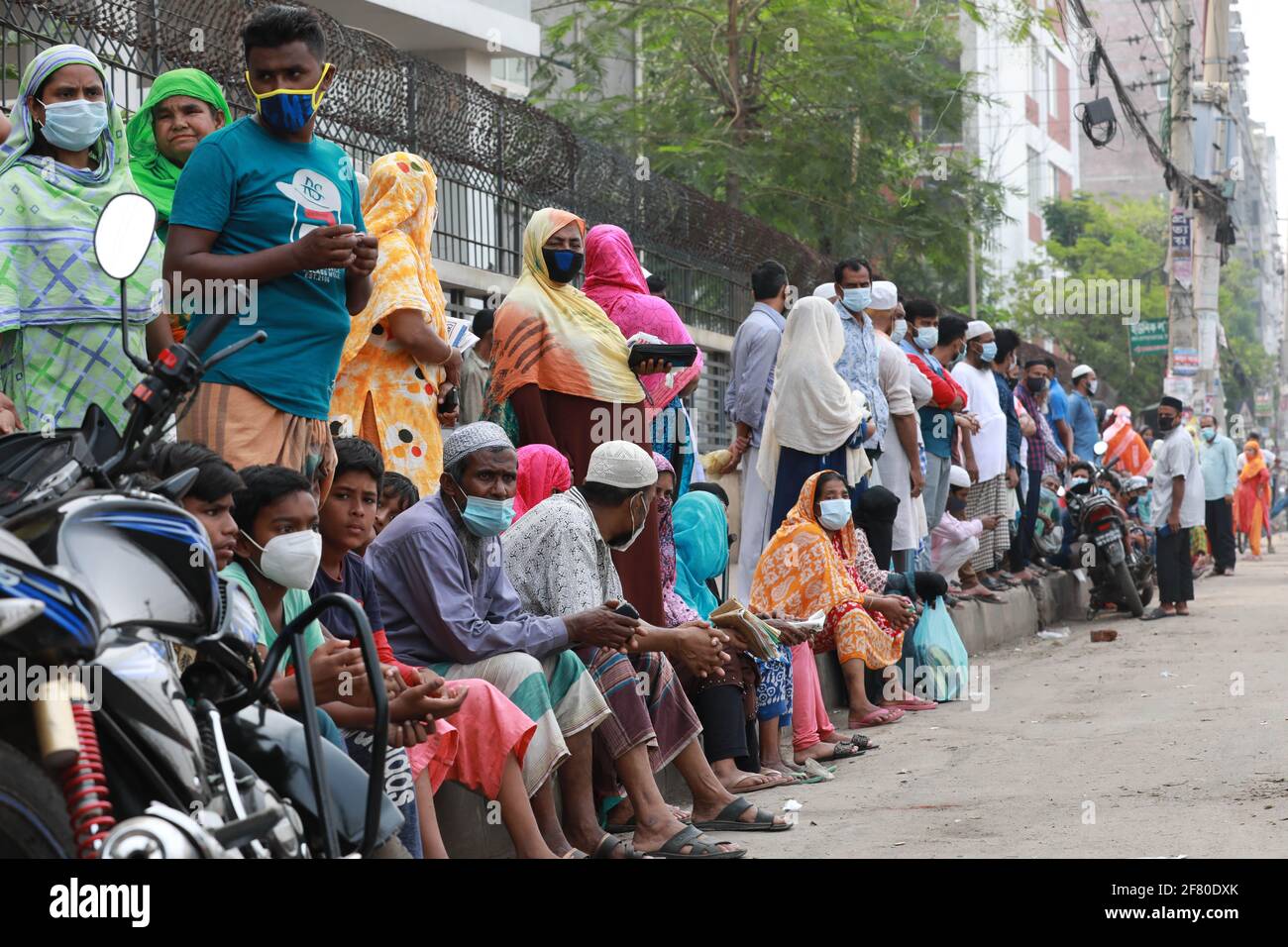 Dhaka, Dhaka, Bangladesh. 10th Apr, 2021. April, 10, 2021 People wait ...
