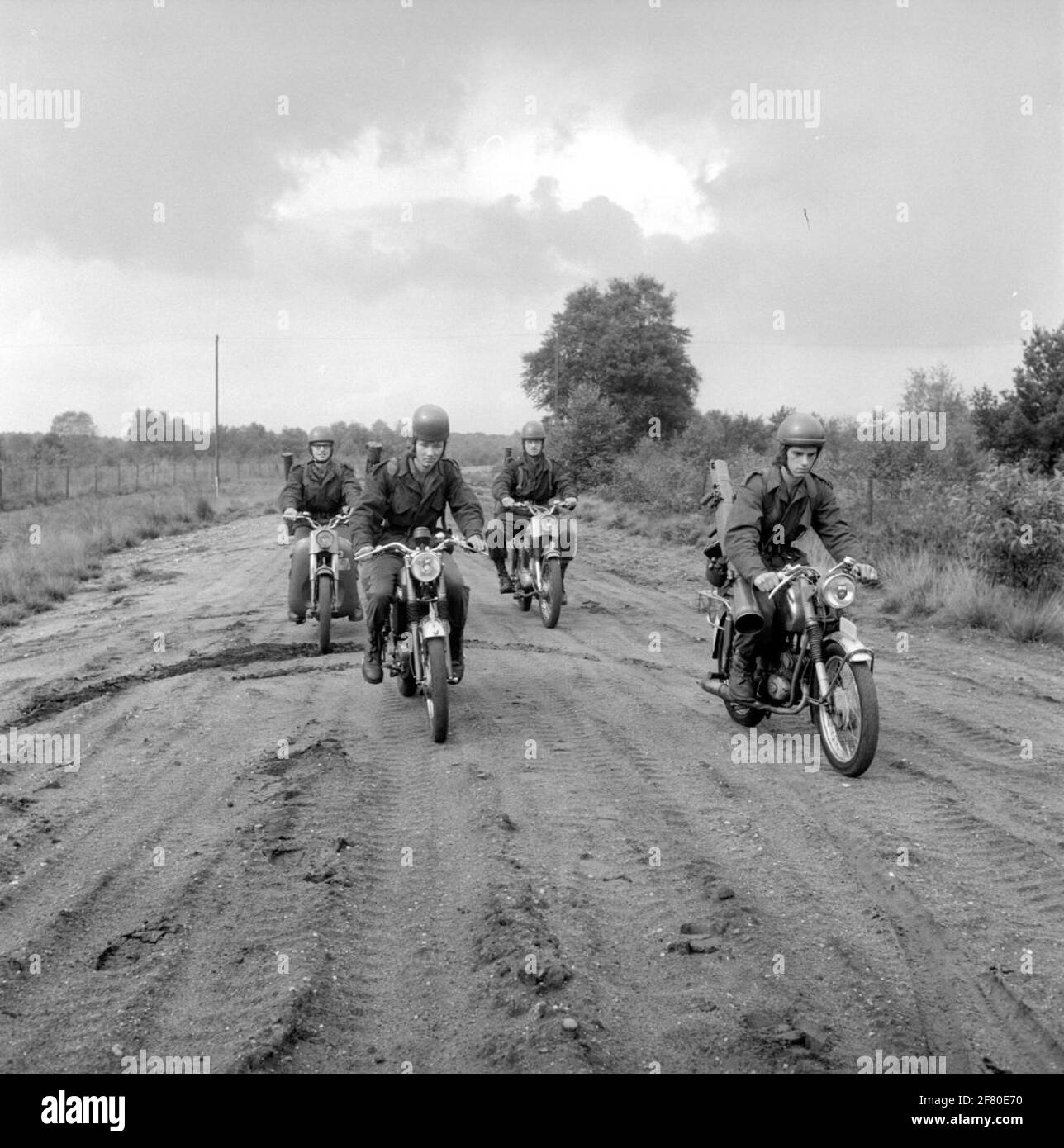 Soldiers of the staff of 1 division 'December 7' make during an ...