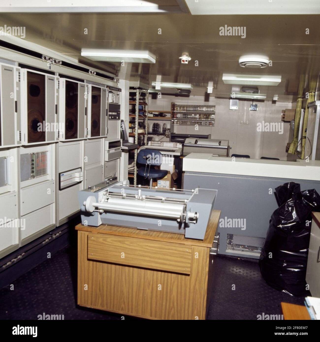 Oceanographic research vessel A / B laboratory Hr.Ms. Tydeman (1976 ...