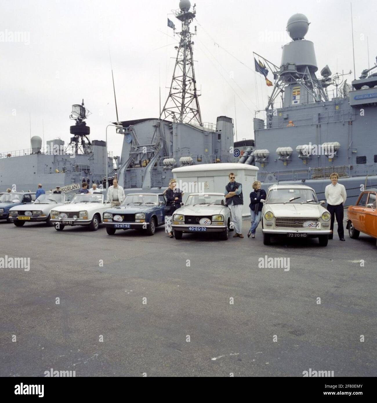 Oldtimers on the quay arranged with Frigates and Destroyers in the ...