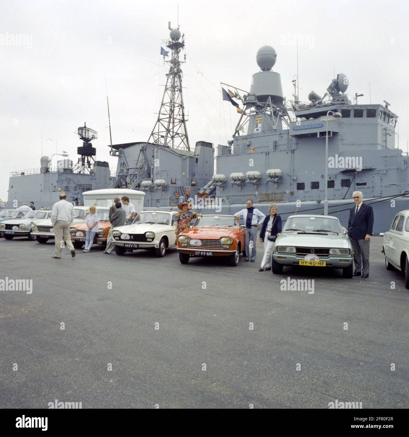Oldtimers on the quay arranged with Frigates and Destroyers in the ...