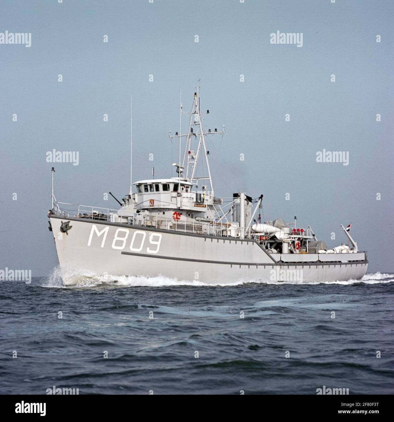 Coastal sweeper Hr.Ms. Naaldwijk (EX-MSc 175, 1956-1984 Stock Photo - Alamy