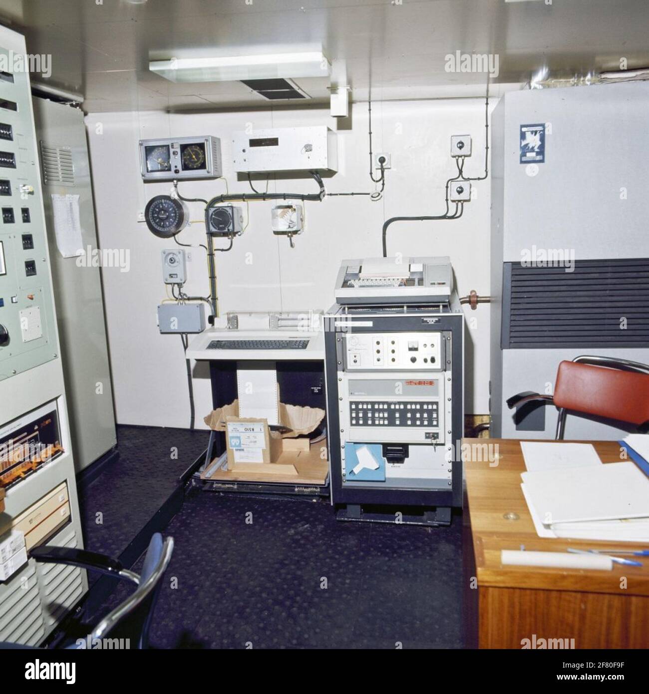 Measuring instruments A / B from the Oceanographic research vessel Hr ...