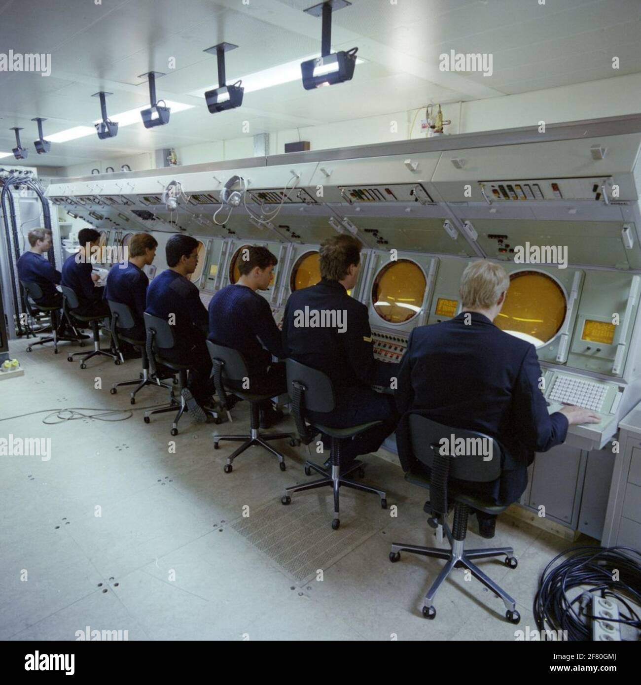 Students behind the Gipsy trainer (automated information processing ...