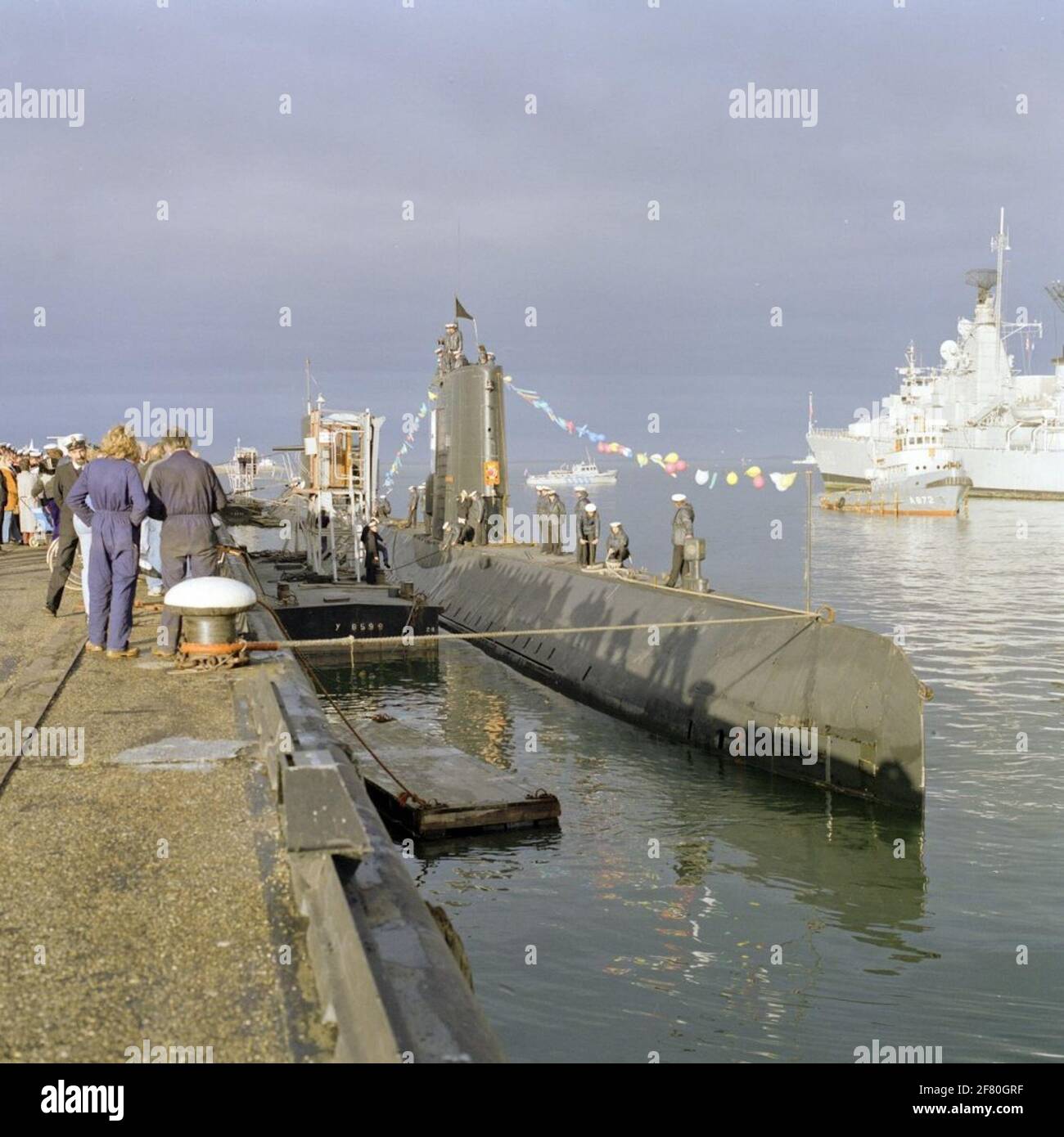 The last entry to Den Helder of the submarine Hr.Ms. Seal (S 809, 1961 ...