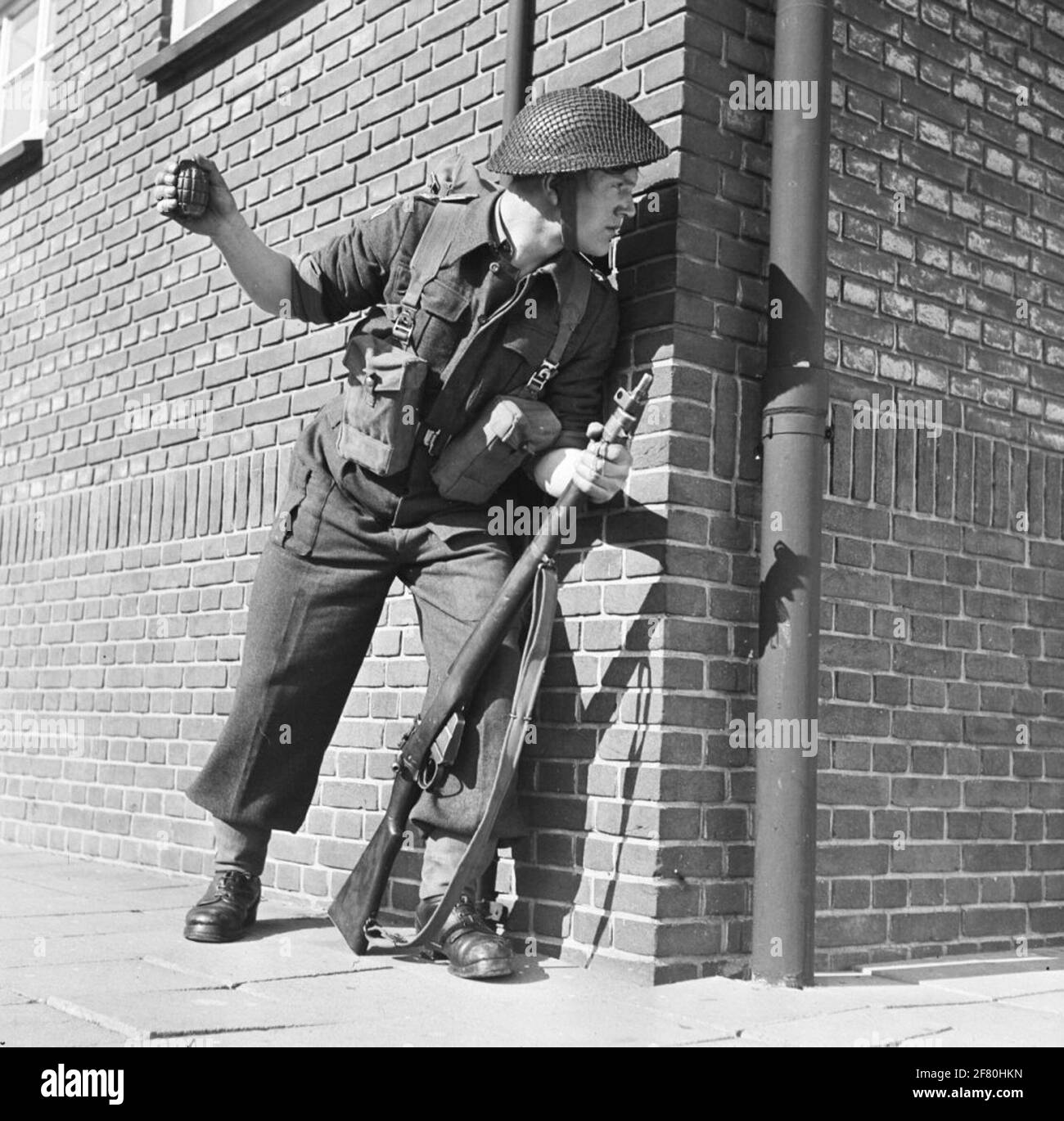 Hand grenade practice hi-res stock photography and images - Alamy
