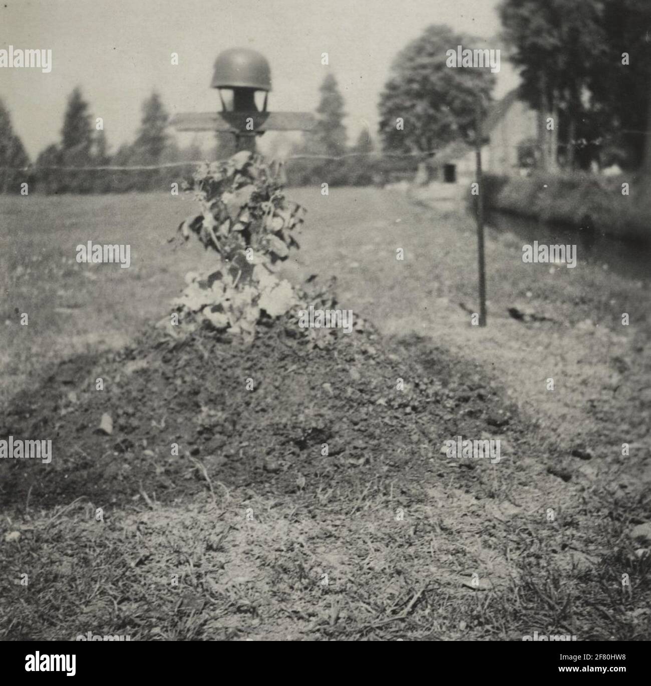 Field grave of a German soldier Stock Photo - Alamy