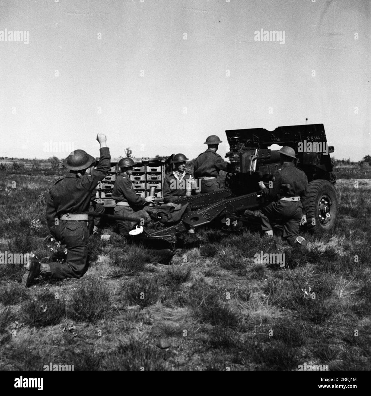 2nd regiment field artillery with cannon 9 field (25-ponder), oath ...