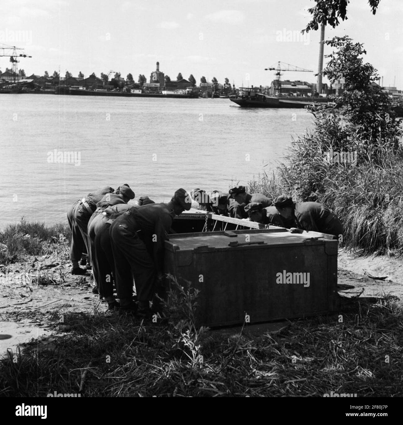 Exercise Pontonniers 2nd Regiment Genie, Papendrecht Stock Photo - Alamy