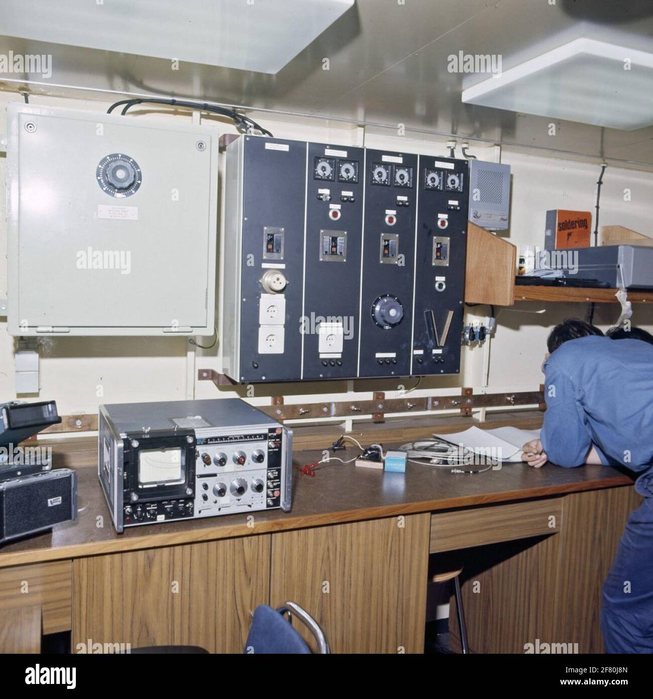 Oceanographic research vessel A / B laboratory Hr.Ms. Tydeman (1976 ...