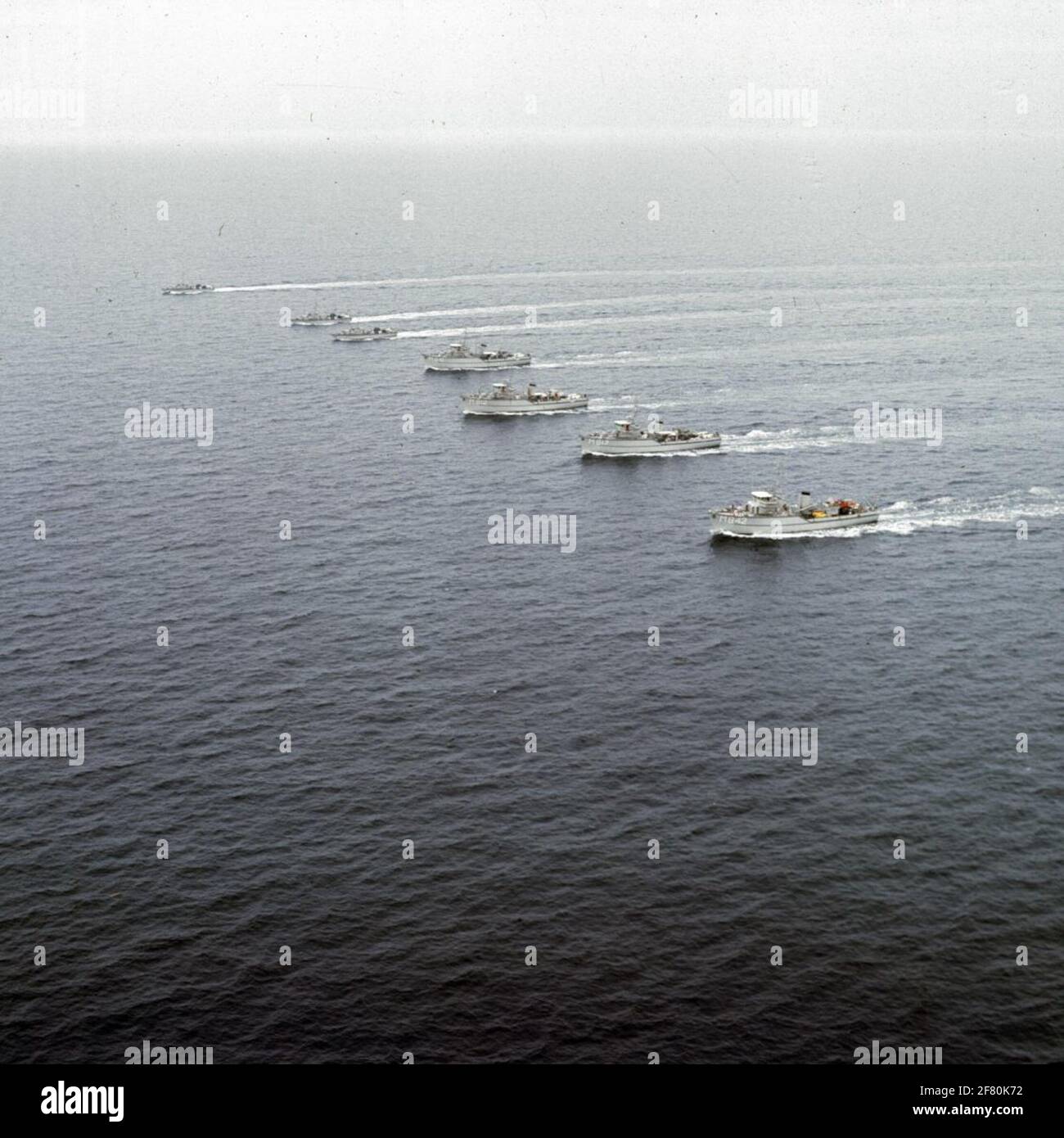 Mine detection minesweeping hi-res stock photography and images - Alamy