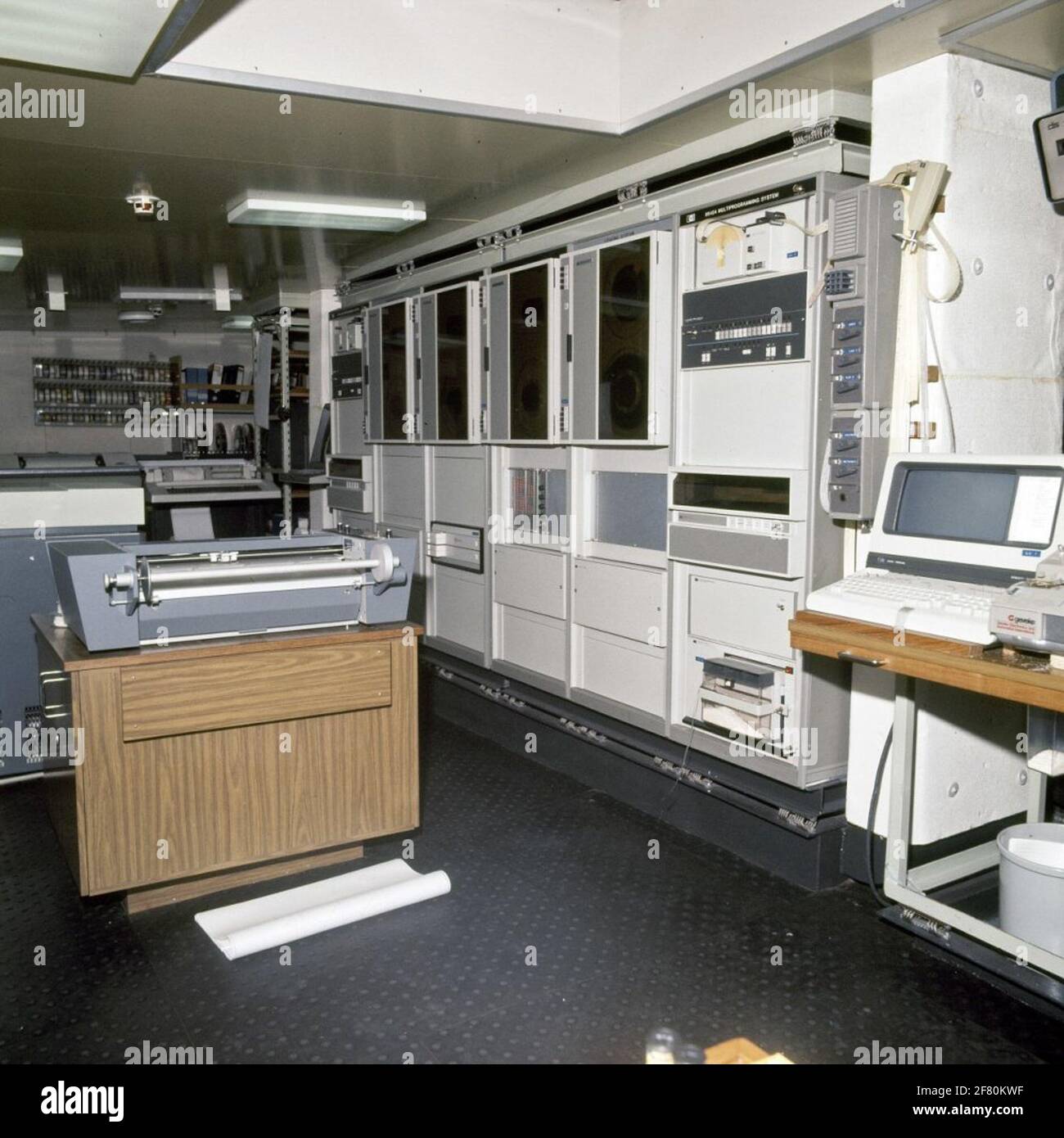 Measuring instruments A / B from the Oceanographic research vessel Hr ...