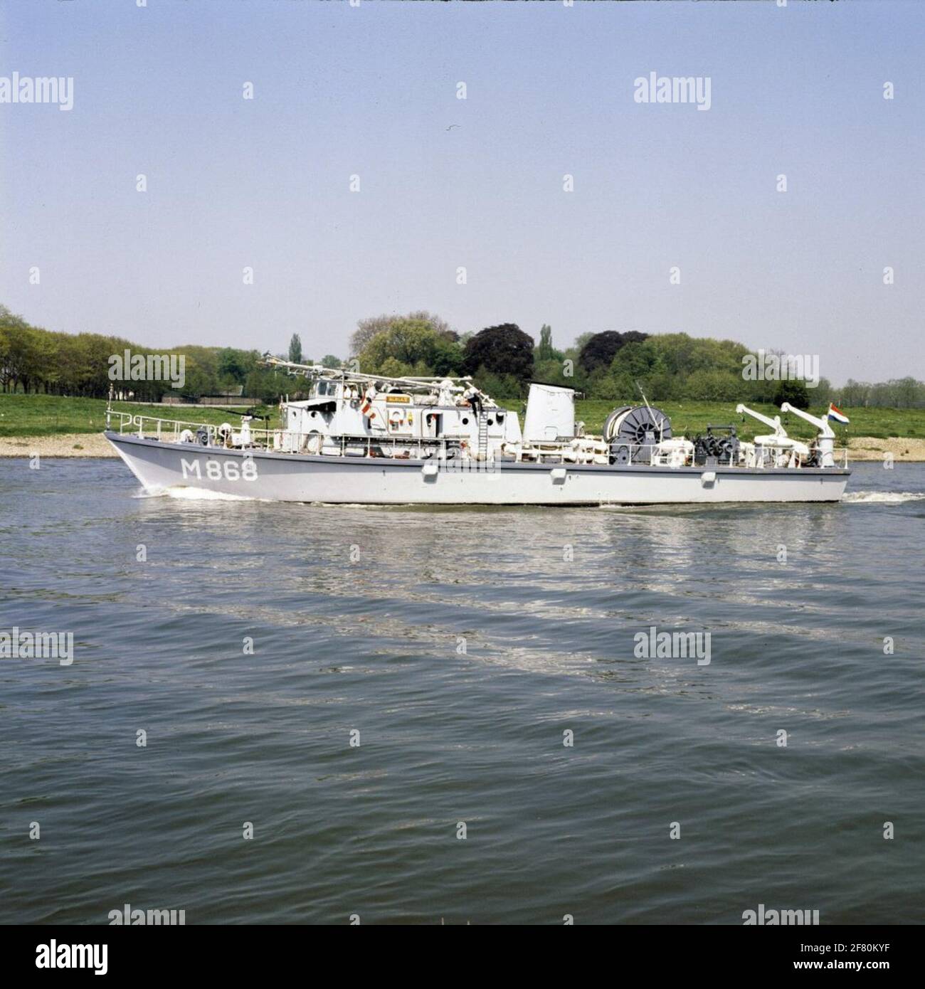 The shallow water mine sweeper (from strails class) hr.ms. Alblas (1960 ...