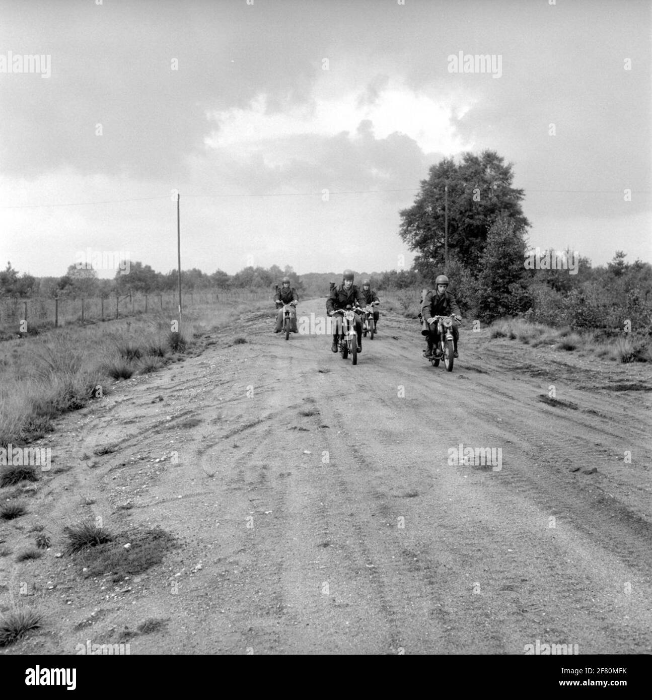 Soldiers of the staff of 1 division 'December 7' make during an ...