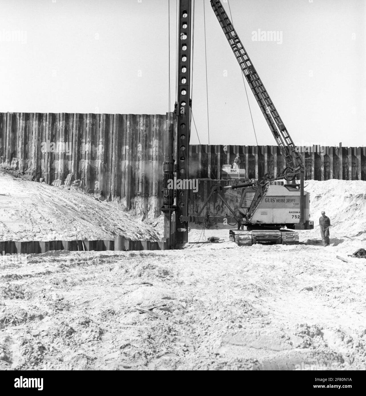 Sheet piles hi-res stock photography and images - Alamy