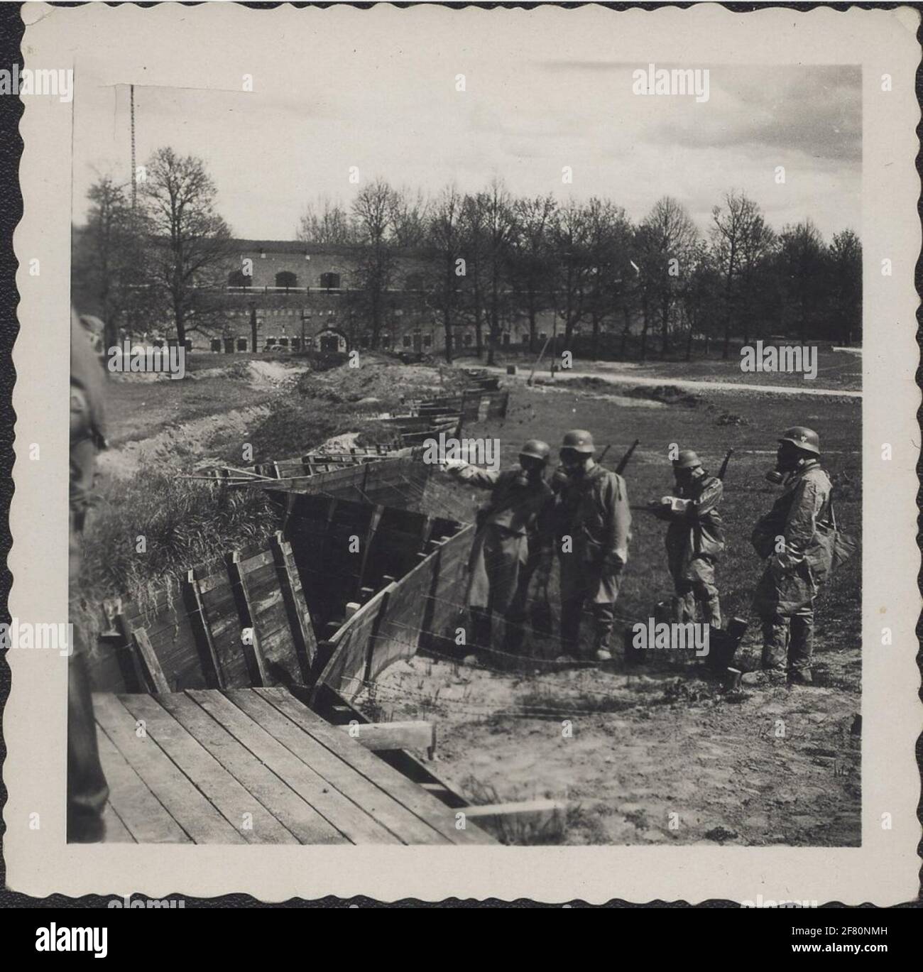 German soldiers during an NBC exercise on Fort Rijnauwen Stock Photo ...