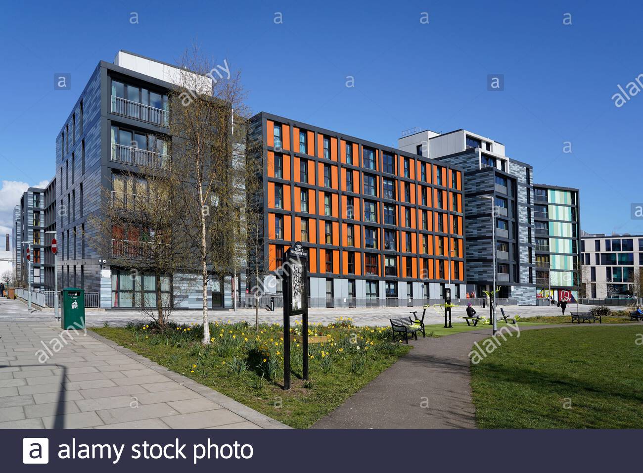 Modern development of Fountainbridge Green at the Union Canal ...