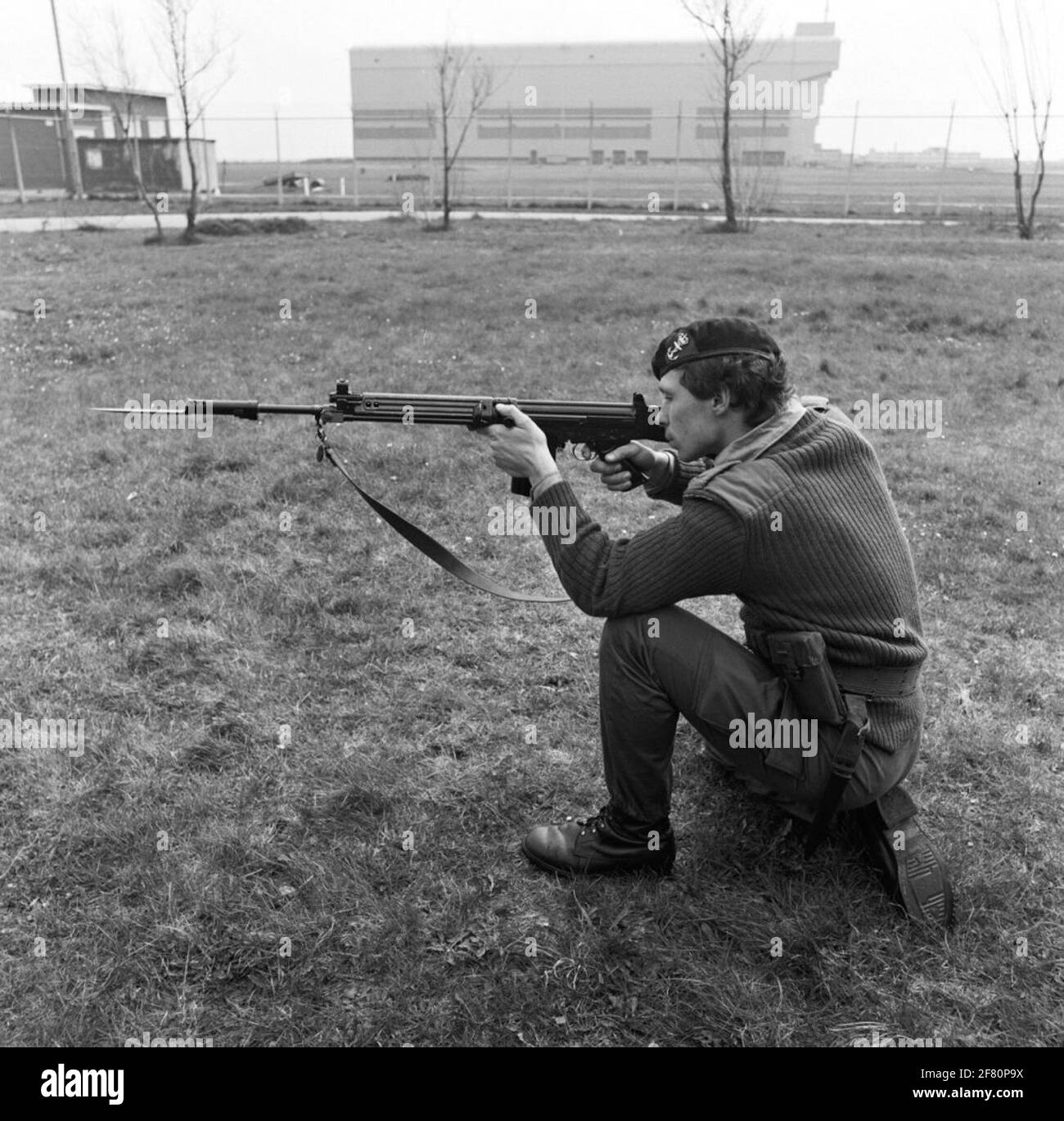 Precision shooting Black and White Stock Photos & Images - Alamy