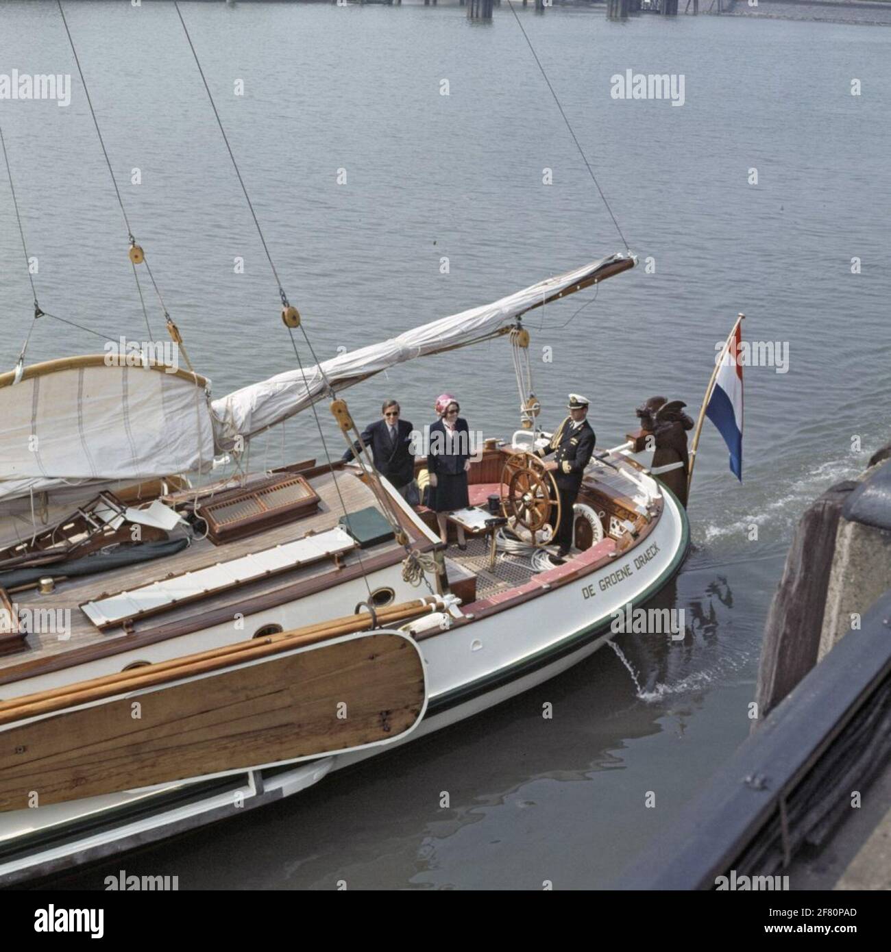 The royal hunting "De Groene Draeck" (a Lemsteraak) with the princely ...