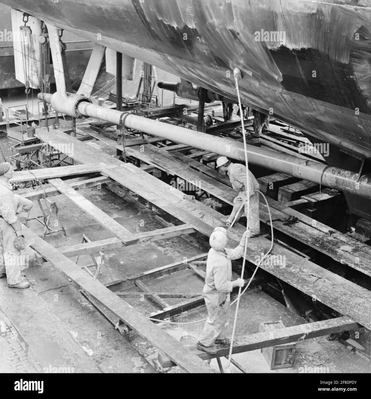 Dock and tank crew at work Stock Photo - Alamy