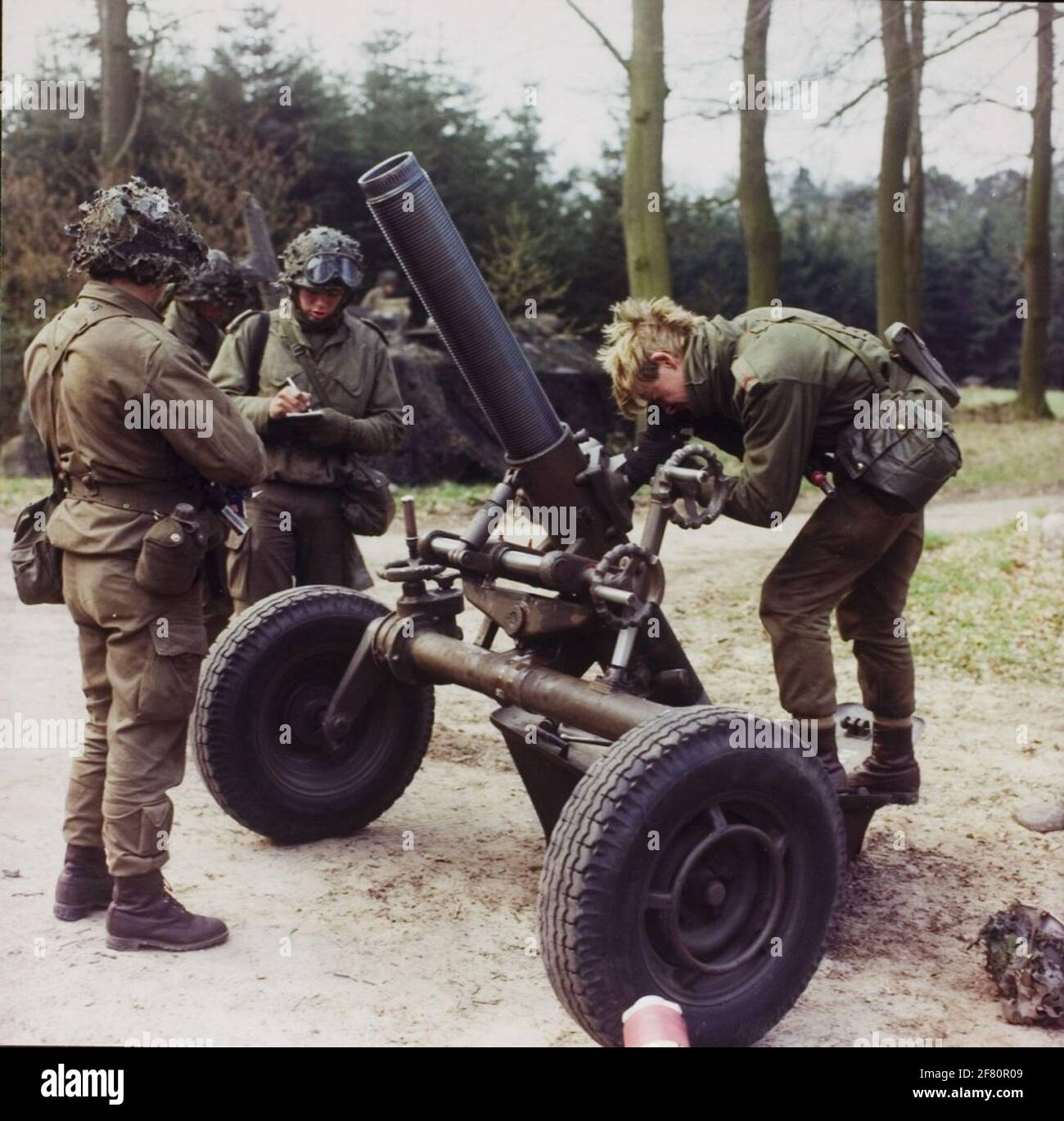 Mortarists focus a 120 mm mortar H.B. Rayé. This weapon is drawn behind ...