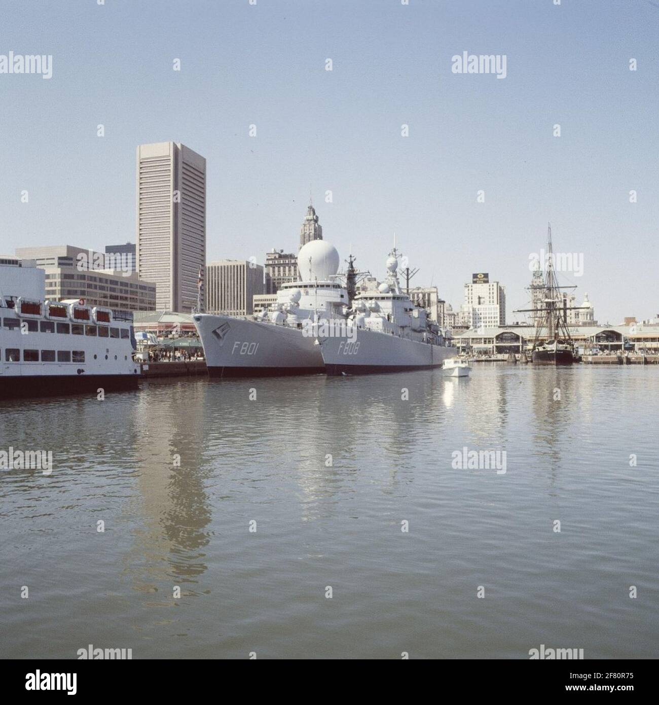 On the left the GW frigate Hr.Ms. Tromp with a S-frigate in Baltimore ...
