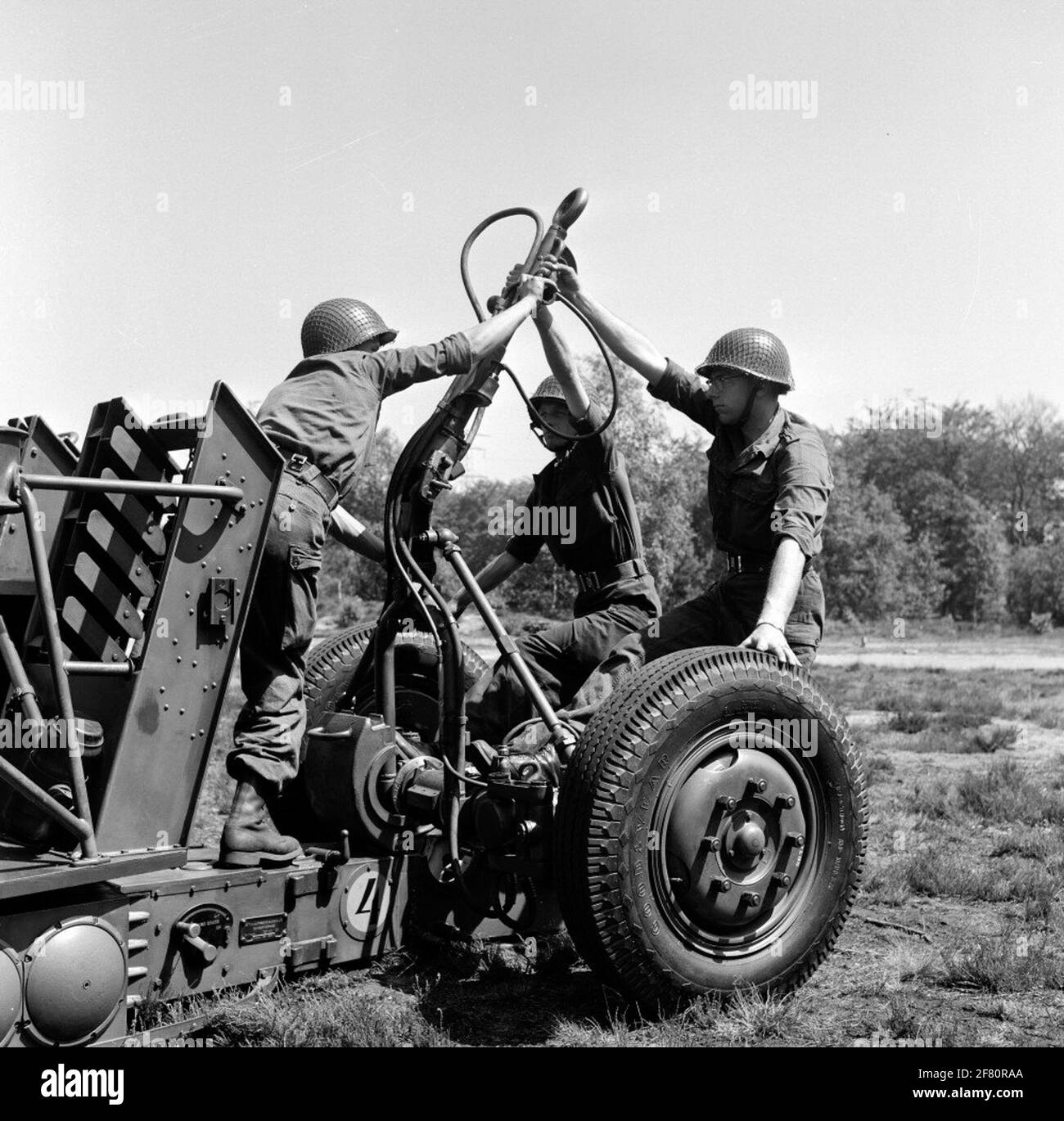 L70 gun hi-res stock photography and images - Alamy