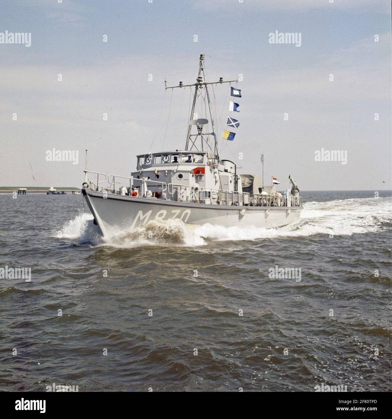 The shallow water mine sweeper (van straelen class, 1960-1986) hr.ms ...