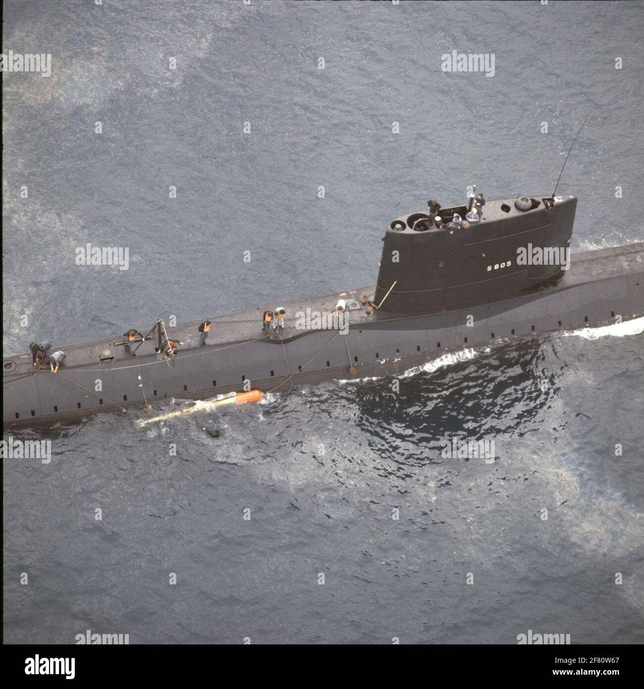 The submarine Hr.Ms. Tuna (1966-1991) in the weather with an exercise ...