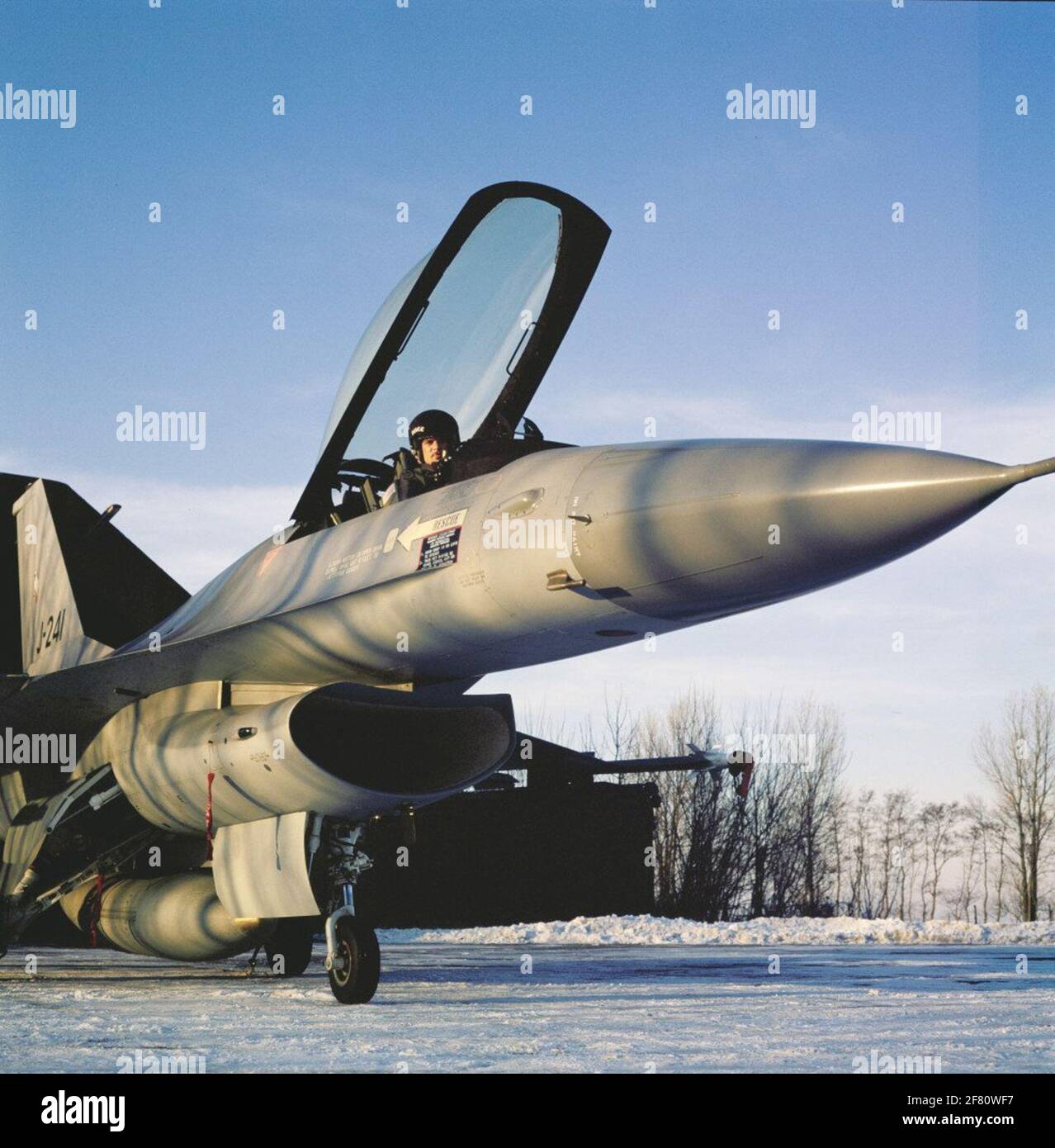General dynamics flyer hi-res stock photography and images - Alamy
