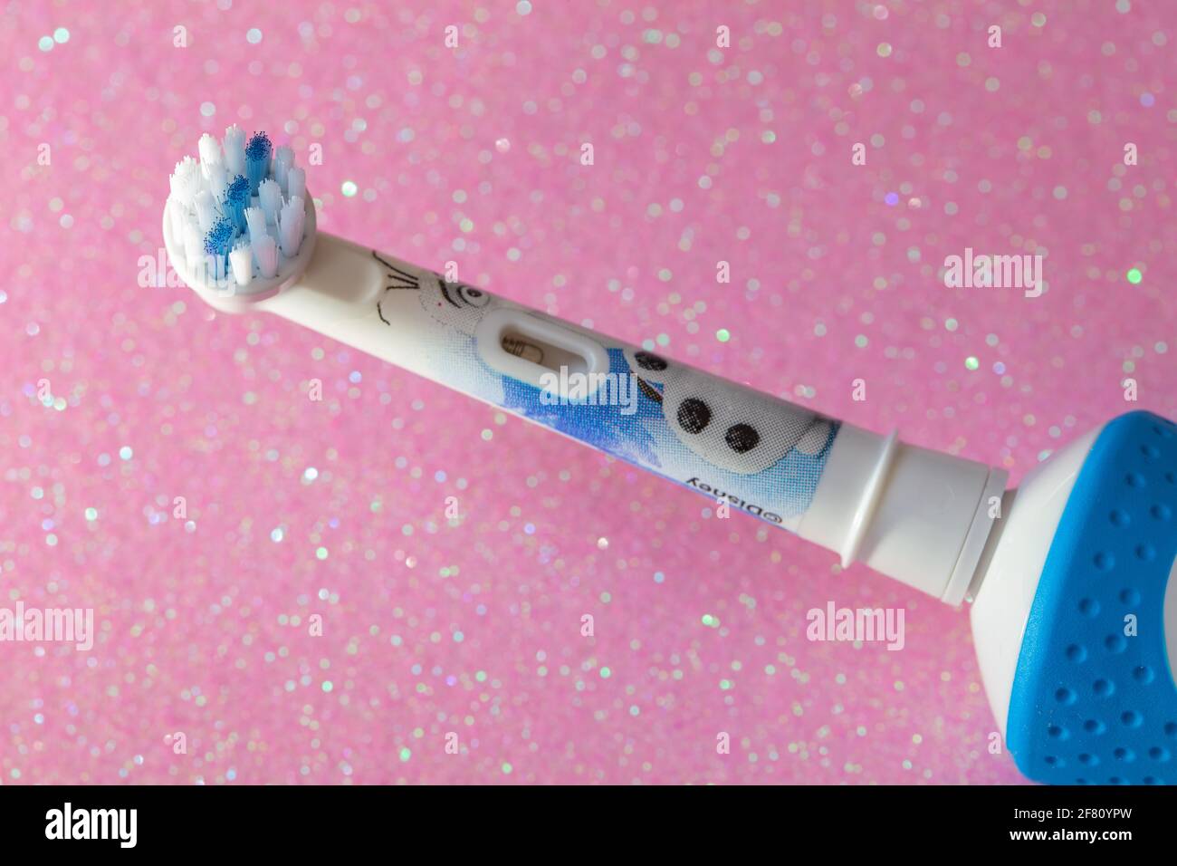 Disney frozen elsa cartoon hi-res stock photography and images - Alamy