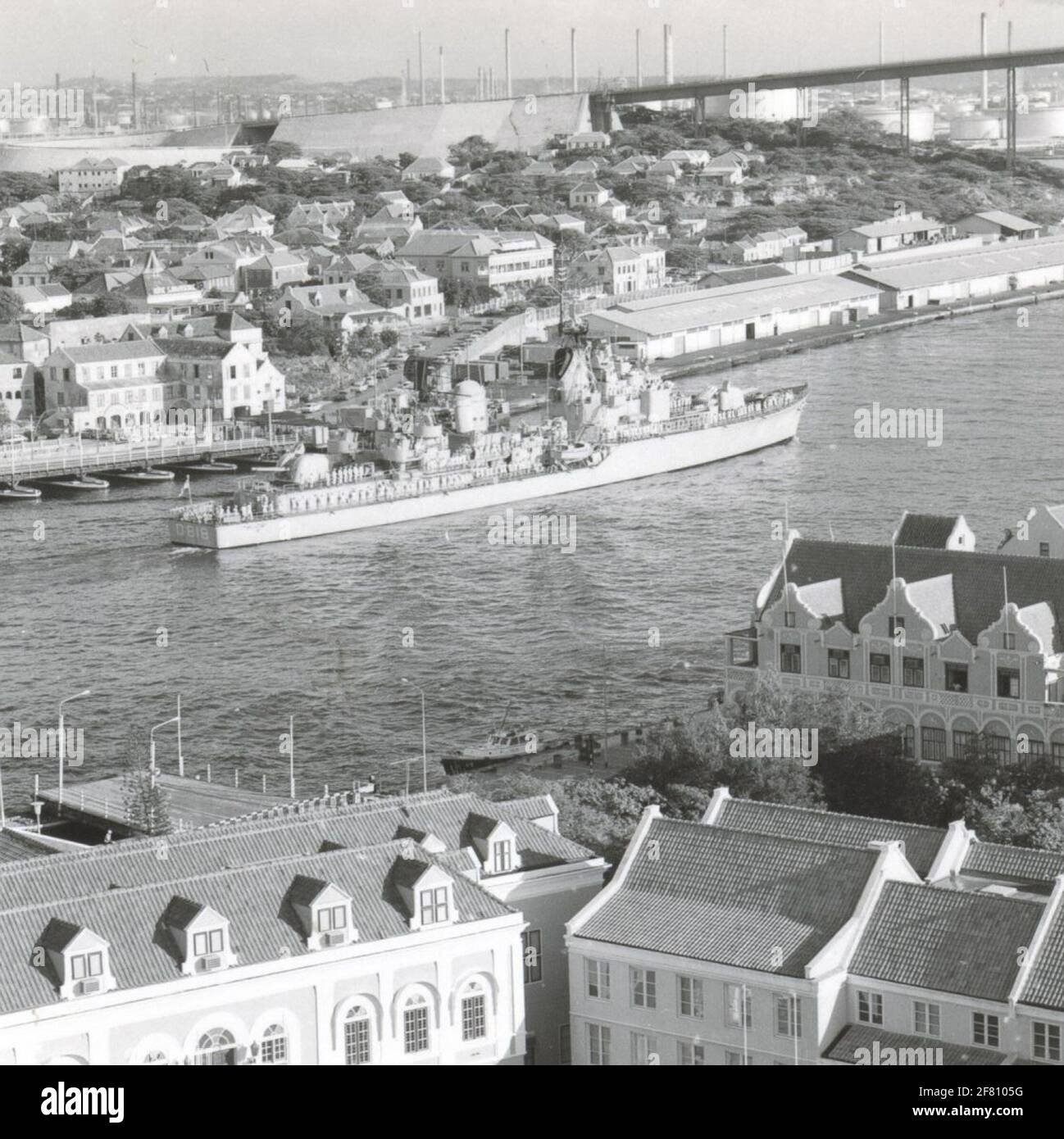 Submarine hunter Hr.Ms. Rotterdam. (1957-1981) Arrivering in Willemstad ...