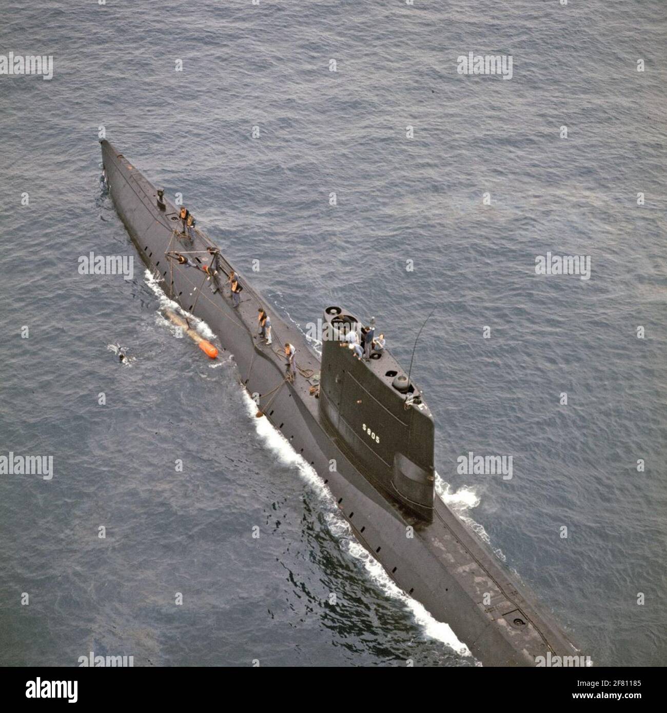 The submarine Hr.Ms. Tuna (1966-1991) in the weather with an exercise ...