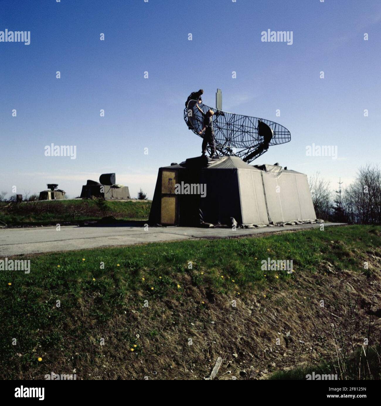 Secondary radar hi-res stock photography and images - Alamy