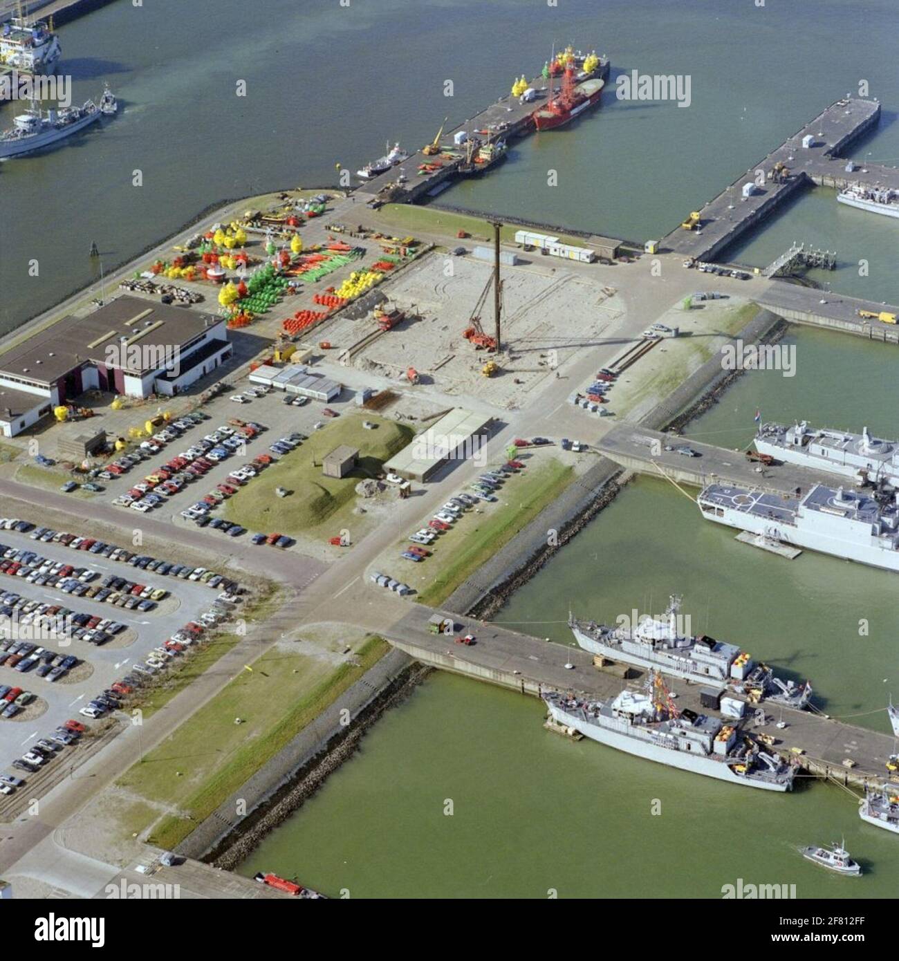 Aerial recording of a part of the port of Den Helder (March 1990) with ...