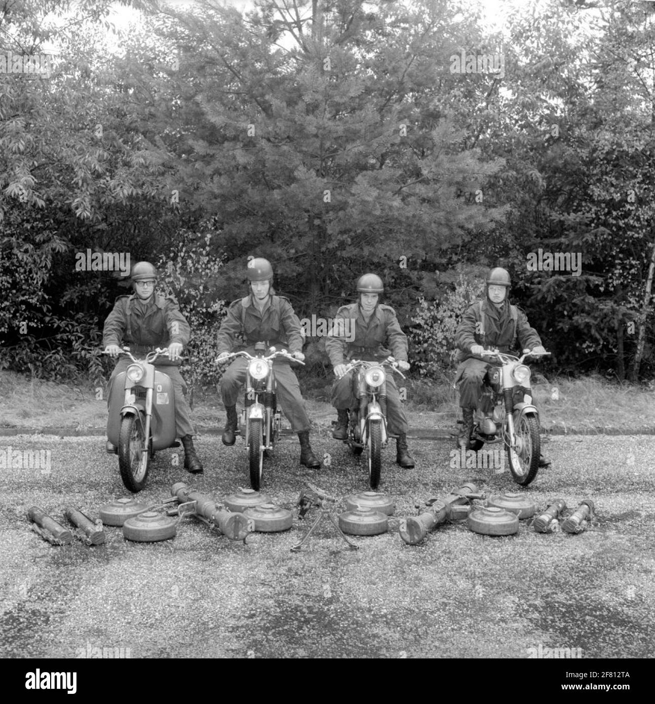 Soldiers of the staff of 1 division 'December 7' make during an ...
