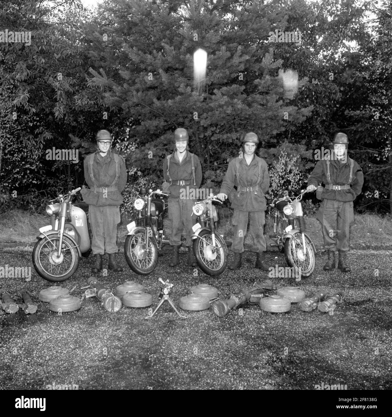 Soldiers of the staff of 1 division 'December 7' make during an ...