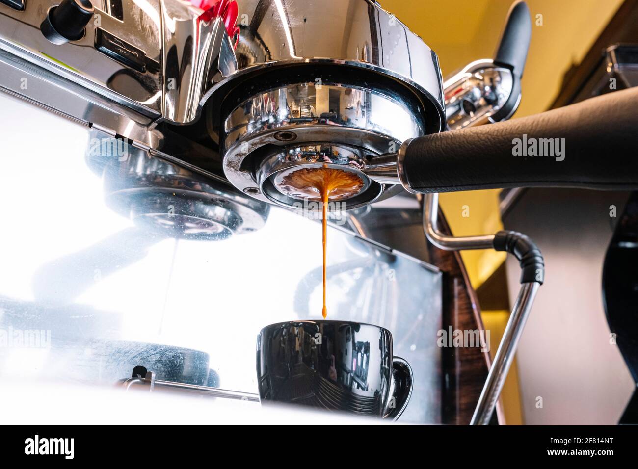 Coffee mill machine working hi-res stock photography and images - Alamy