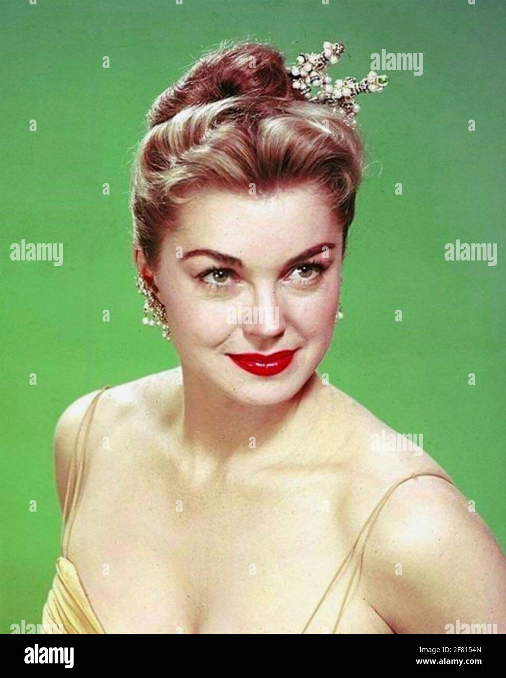 ESTHER WILLIAMS (1921-2013) American competitive swimmer and film ...