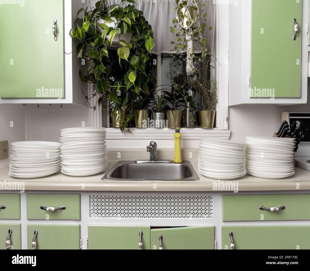 Green counter hi-res stock photography and images - Alamy