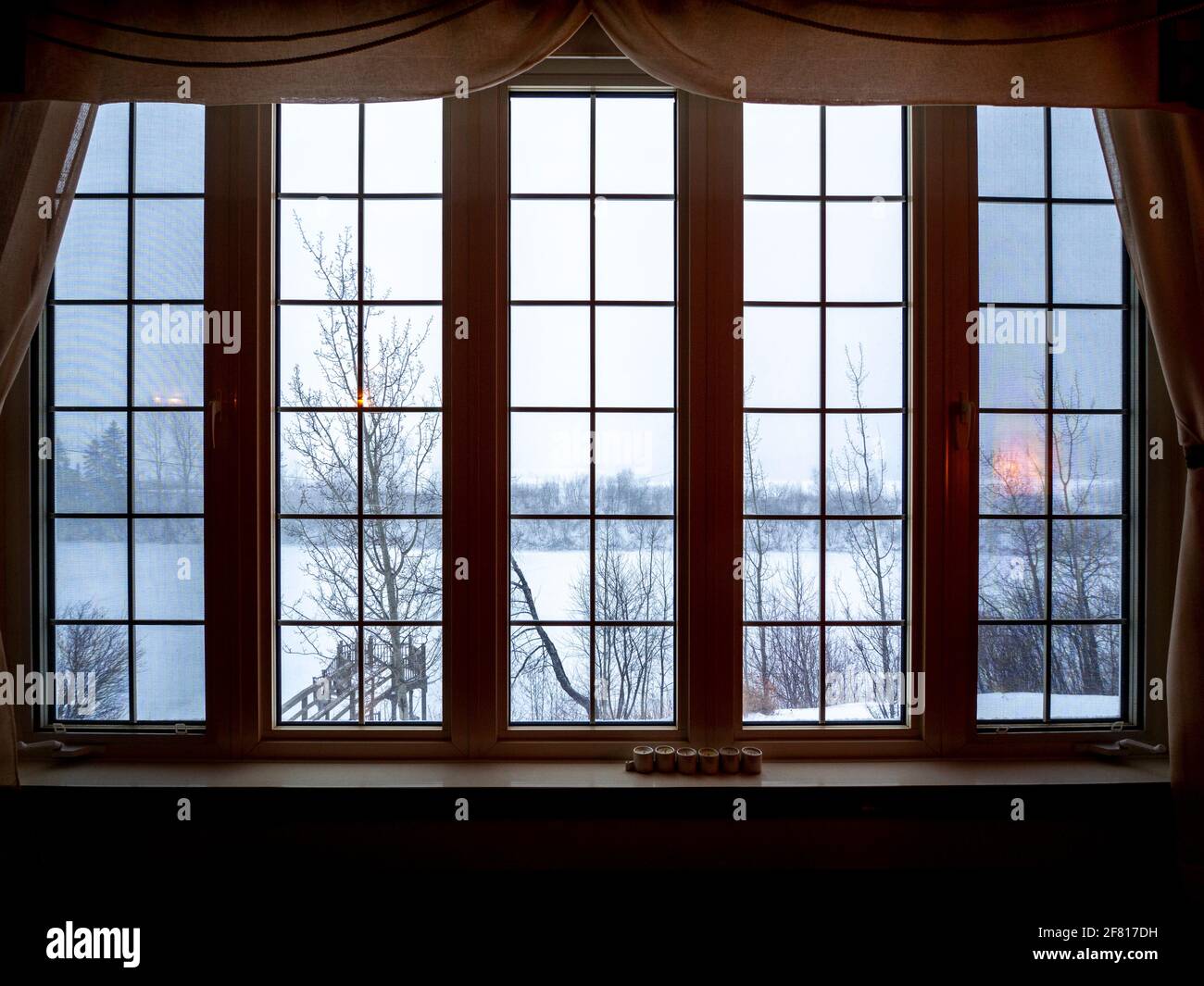 Big window frame texture hi-res stock photography and images - Alamy