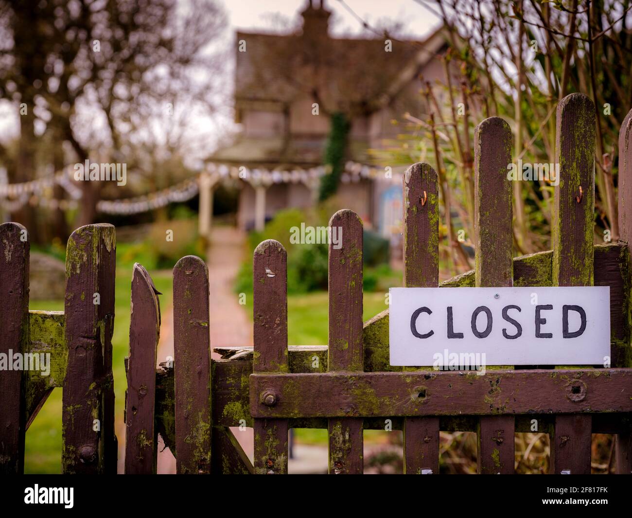 Handwritten closed business sign hi-res stock photography and images ...